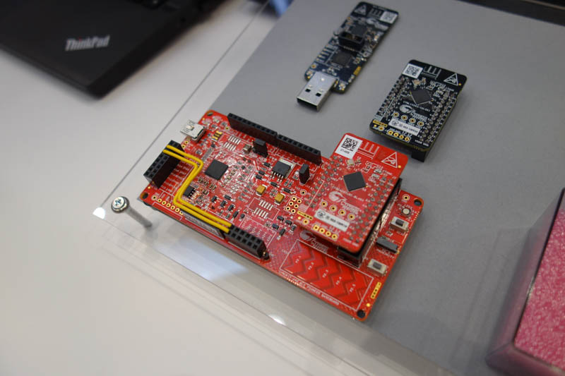サイプレス、IoTに向けたBLE対応製品「PSoC 4 BLE」を披露：ETWest 2015 - MONOist