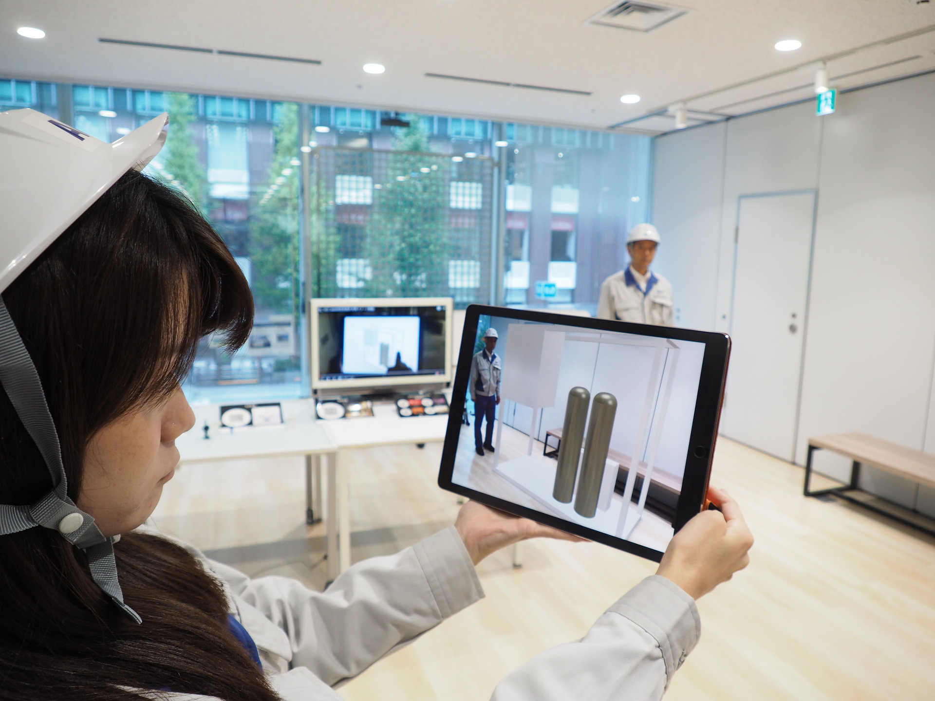 AGC、素材開発のスピードアップに向けて専用アプリ不要の簡単AR技術の試験使用を開始：VRニュース - MONOist