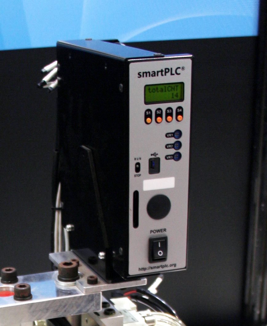 制御盤製作の負担を軽減、オールインワンのシンプルPLCがもたらすもの：日本ものづくりワールド 2020 - MONOist