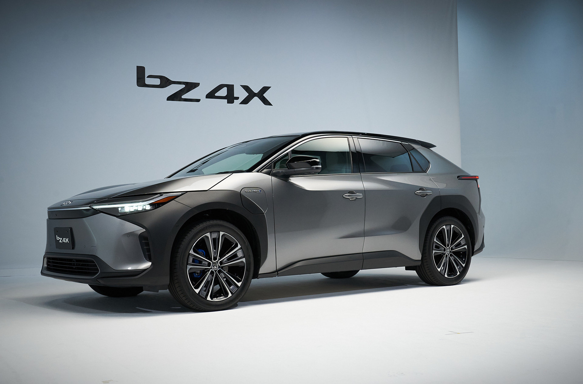 トヨタのEV「bZ4X」に貢献したアイシンとBluE Nexusの技術：電気自動車（1/2 ページ） - MONOist