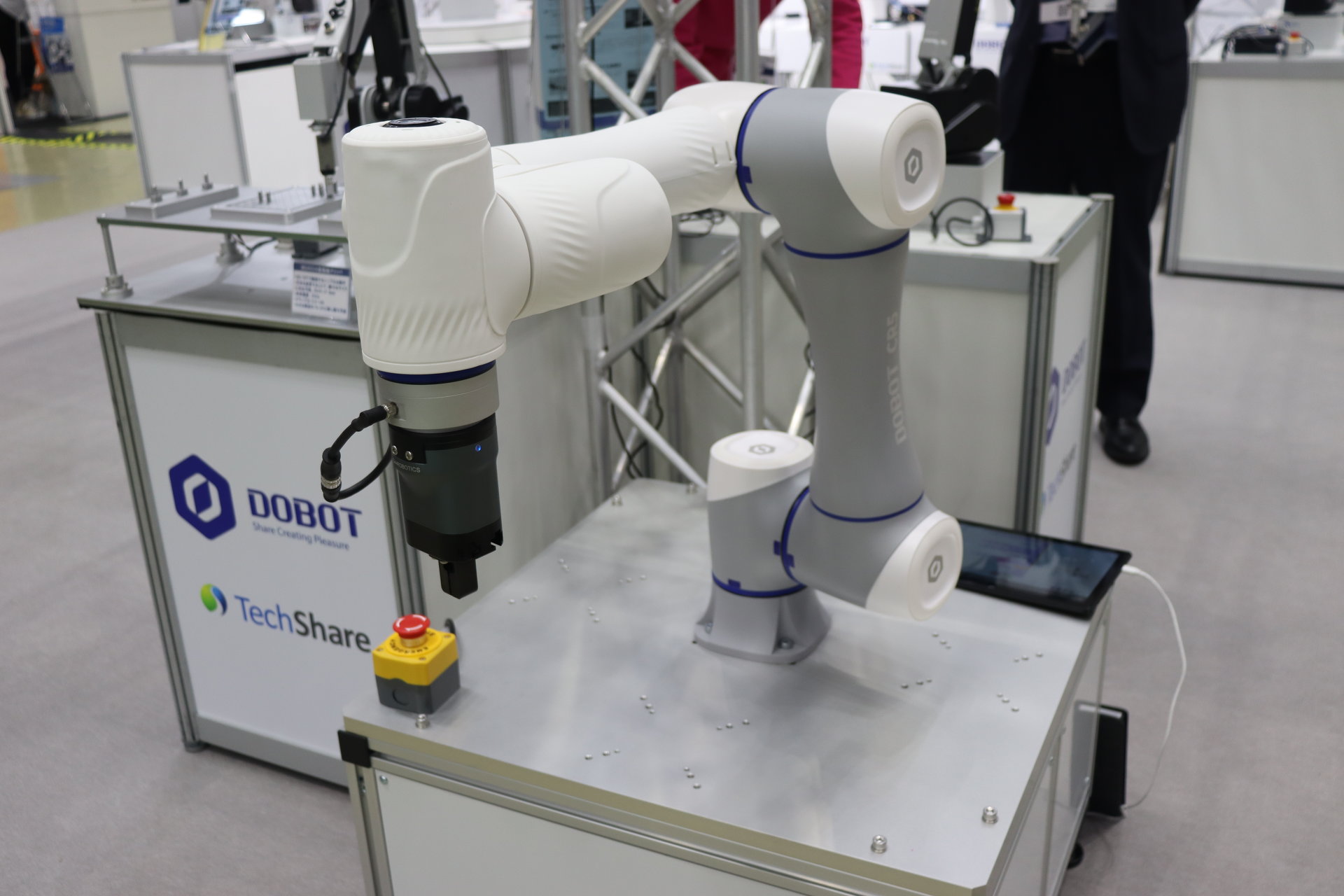 ぶつかる前に検知、停止すれば痛くない、中国の協働ロボットの便利機能「Safe Skin」：Japan Robot Week 2022 ...