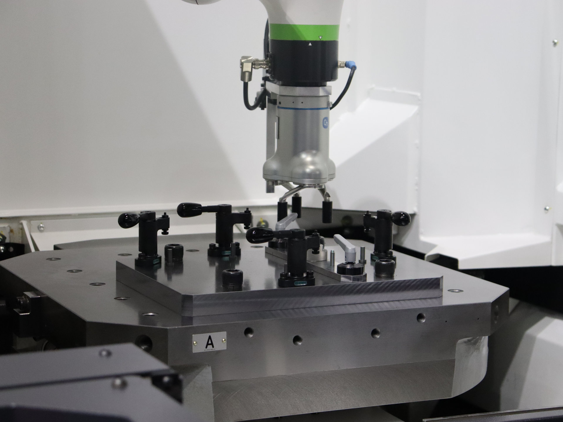 圧倒的生産性／抜群の品質／こだわりの操作性を実現する新機種群、感触が伝わるハンドルも：JIMTOF2022 - MONOist