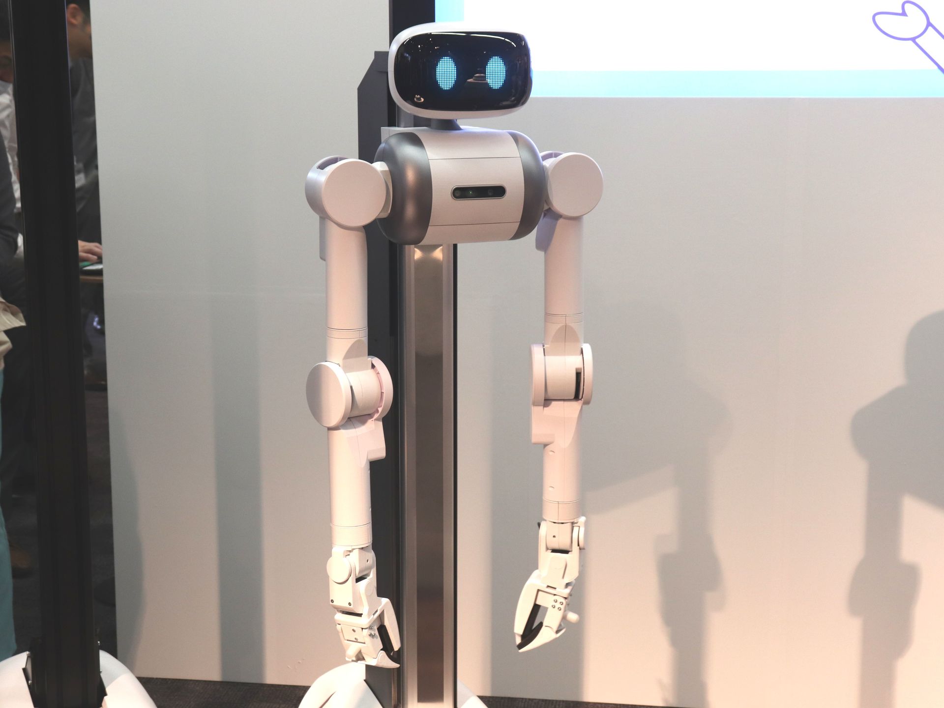 企業を超えたロボットの連携を、双腕ロボのugoが他社機体も管理可能な基盤発表：サービスロボット（1/2 ページ） - MONOist