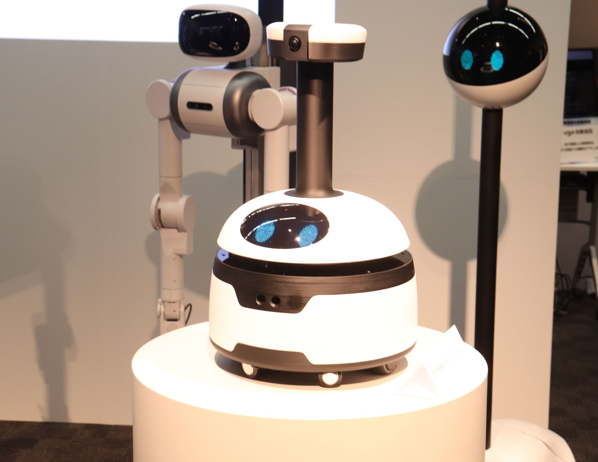 企業を超えたロボットの連携を、双腕ロボのugoが他社機体も管理可能な基盤発表：サービスロボット（2/2 ページ） - MONOist