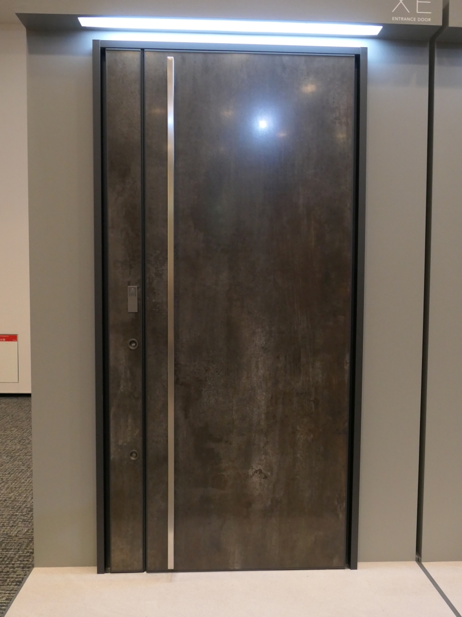 LIXILが玄関ドアの構造を再発明、子扉に全てのデバイスを集約した「XE」を発表：イノベーションのレシピ（2/2 ページ） - MONOist