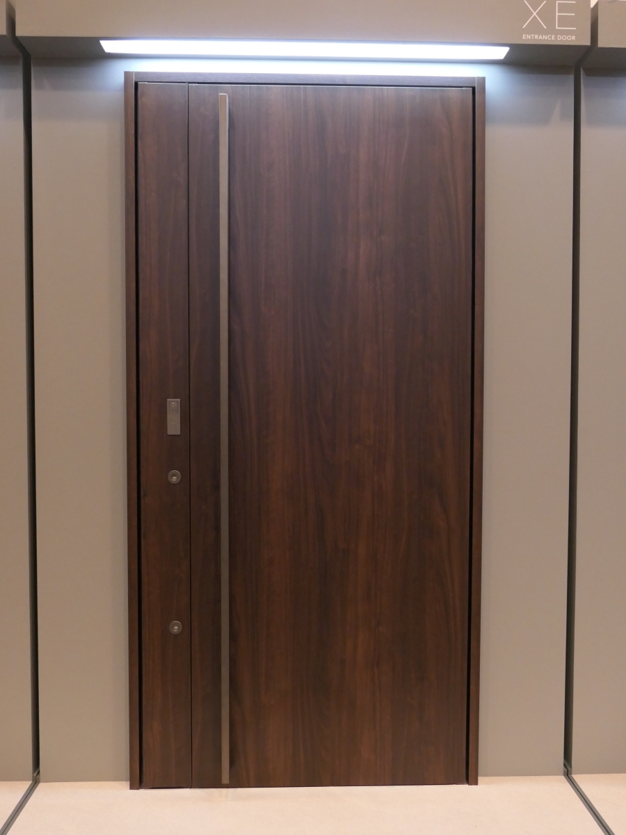 LIXILが玄関ドアの構造を再発明、子扉に全てのデバイスを集約した「XE」を発表：イノベーションのレシピ（2/2 ページ） - MONOist