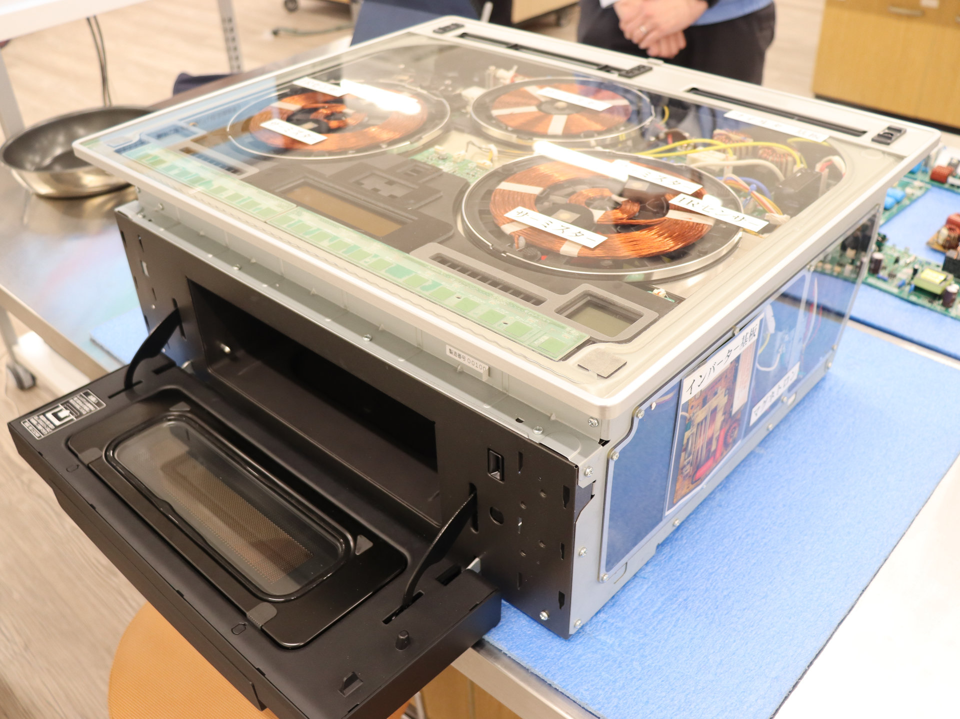 新製品は声やスマホで動かすIH調理器、三菱電機が描くキッチン家電IoTの価値創出：メイドインジャパンの現場力（37）（1/3 ページ ...