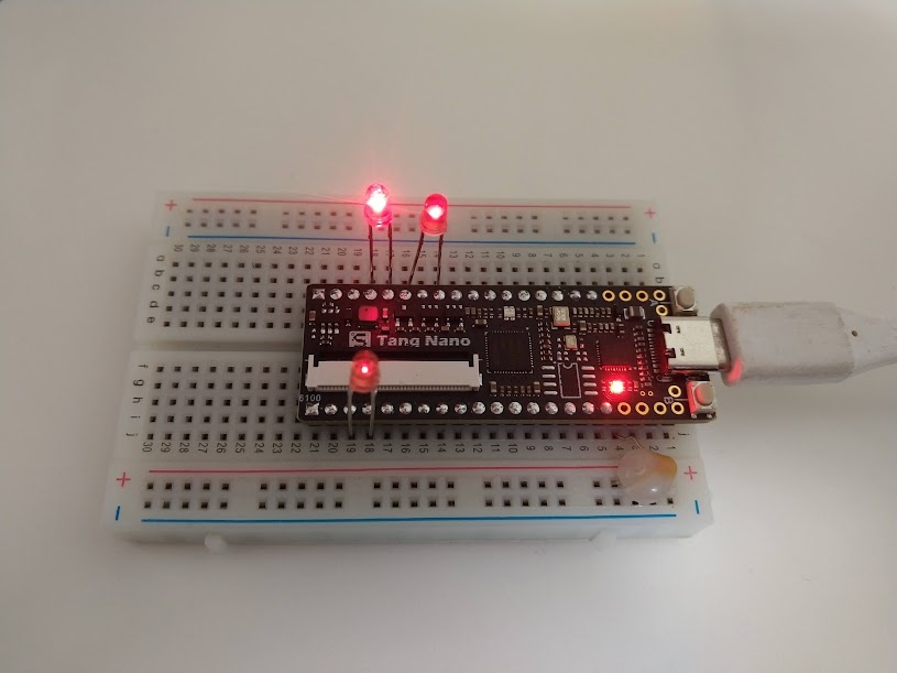 【バイナリコーディング演習】FPGAボードでLチカとPWMによるLED点灯を試す：オリジナルCPUでバイナリコード入門（3）（3/3 ページ） - MONOist