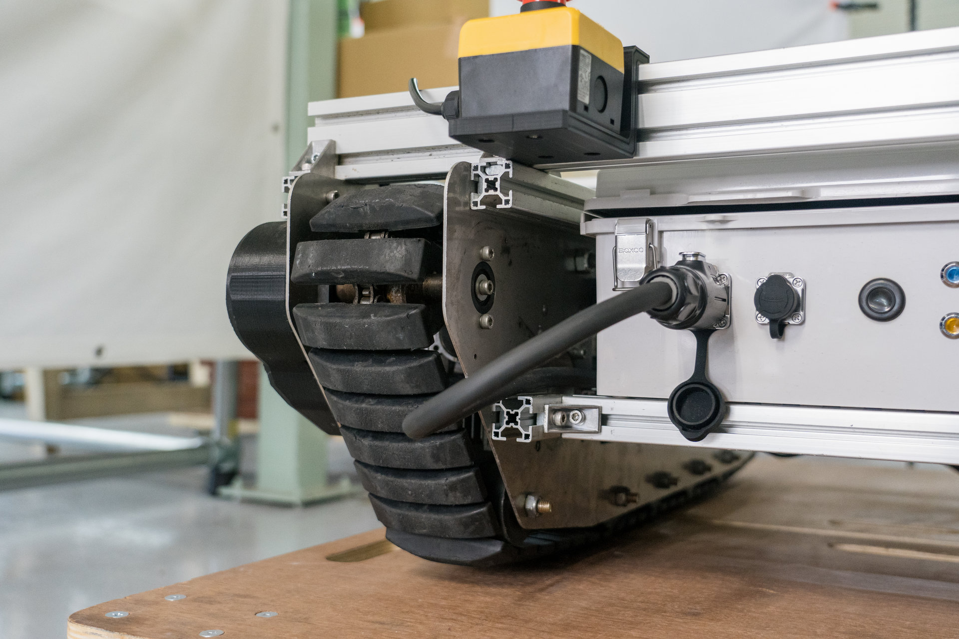 道なき道を走るパートナー、不整地走行のエキスパート集団「CuboRex」：越智岳人の注目スタートアップ（9）（1/4 ページ） - MONOist