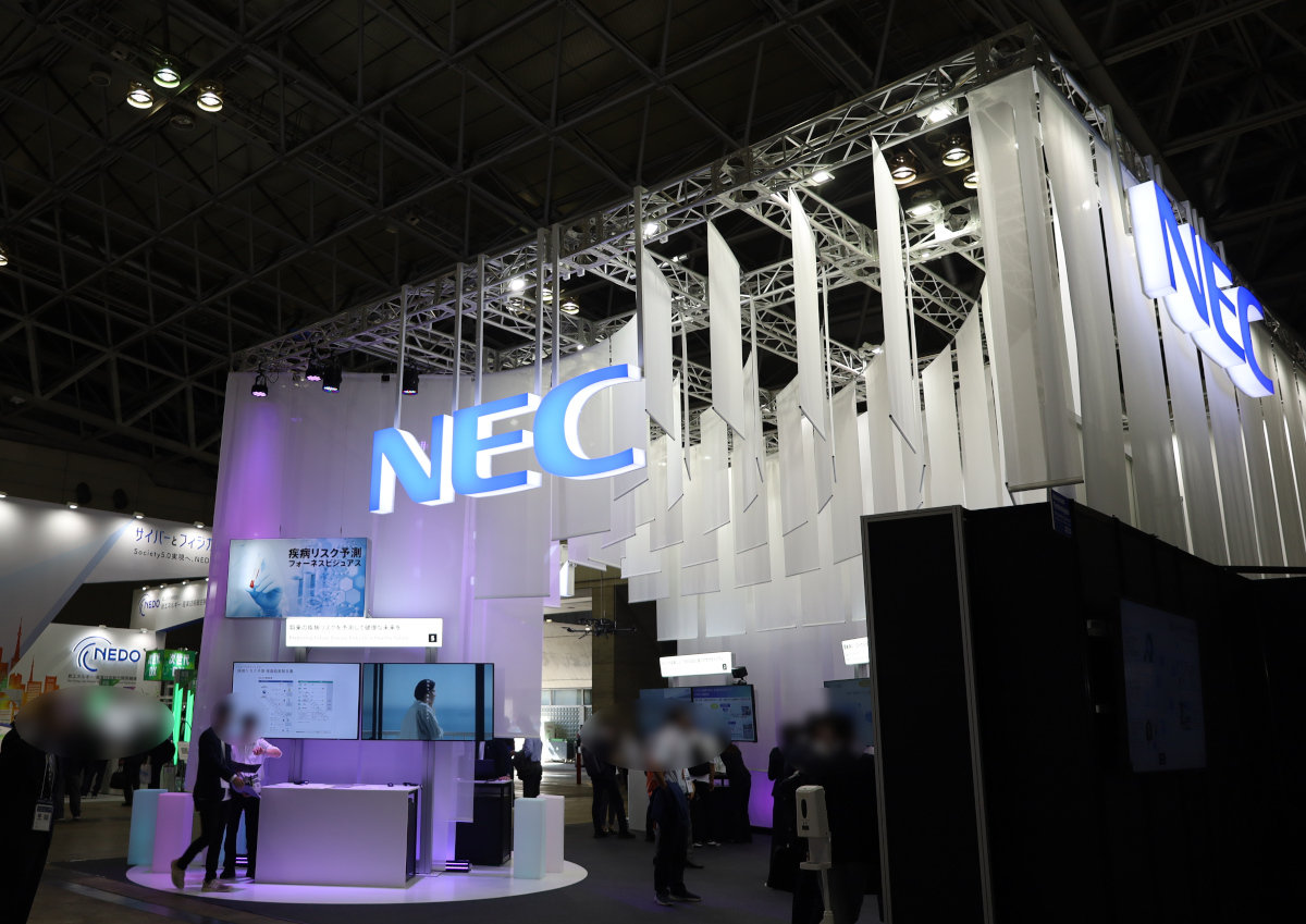 NECが国産生成AIを初めて一般公開、日本語LLMのデモンストレーションを実施：CEATEC 2023 - MONOist