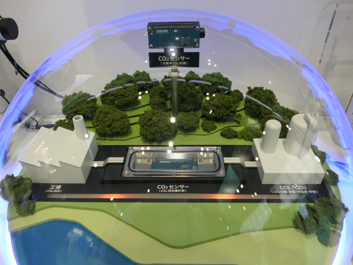 CO2排出量を正確にモニタリング、東芝がMEMSベースCO2センサーを開発：CEATEC 2023 - MONOist