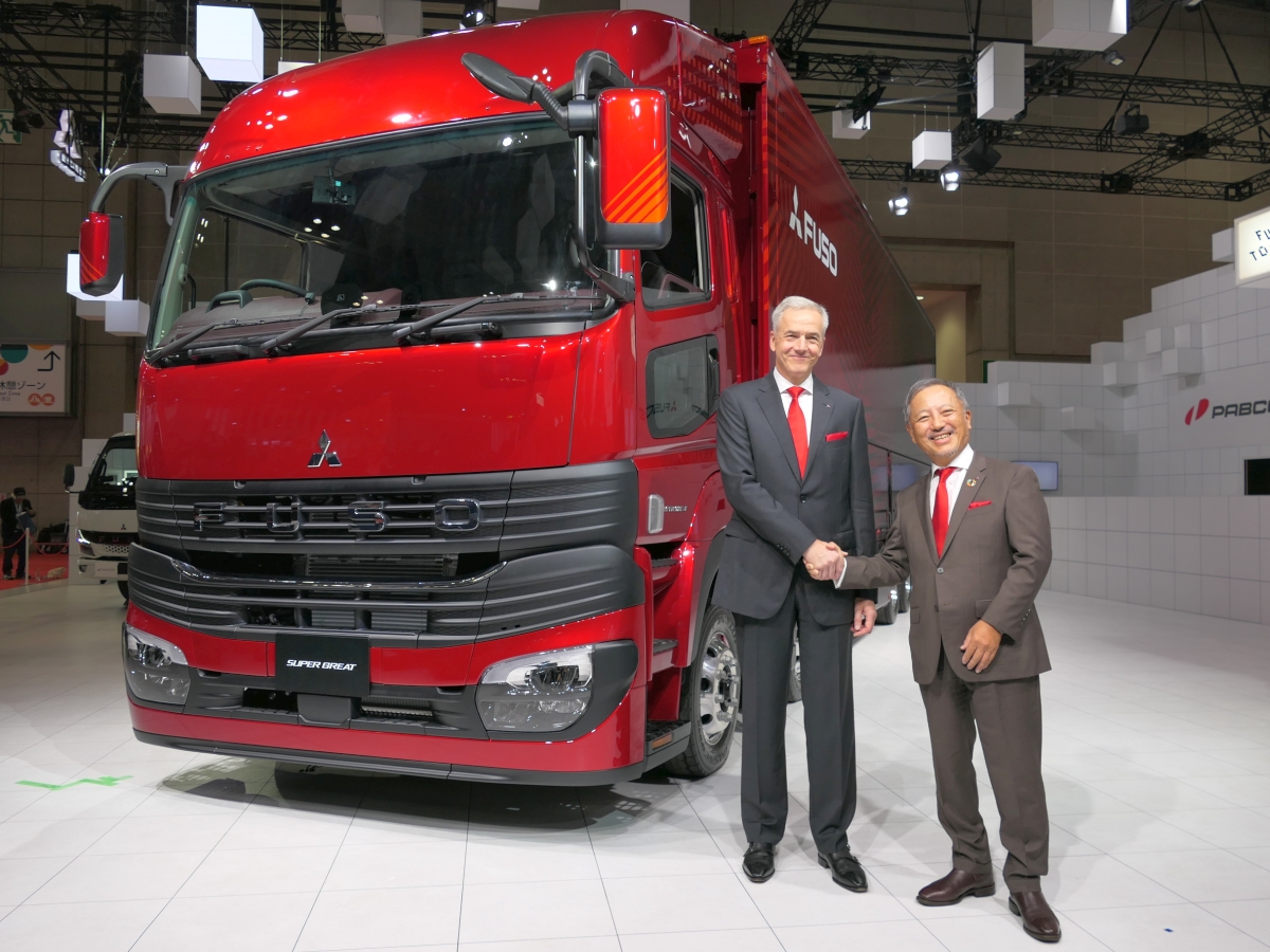 三菱ふそうの小型EVトラック「eCanter」はバッテリー交換や無線充電も可能に？：ジャパンモビリティショー2023 - MONOist