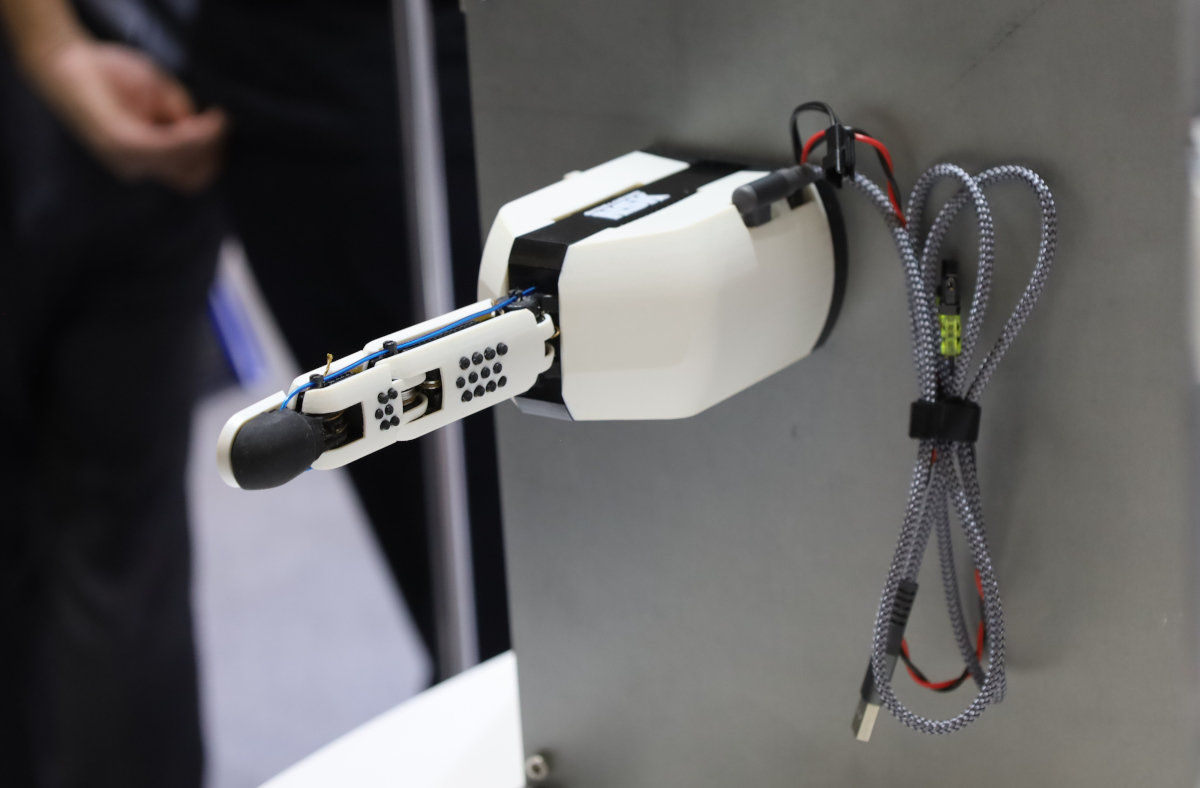 “人の指”でロボットを器用に、NSKがフィンガーモジュールや屋外走行ロボを訴求：2023国際ロボット展（1/2 ページ） - MONOist