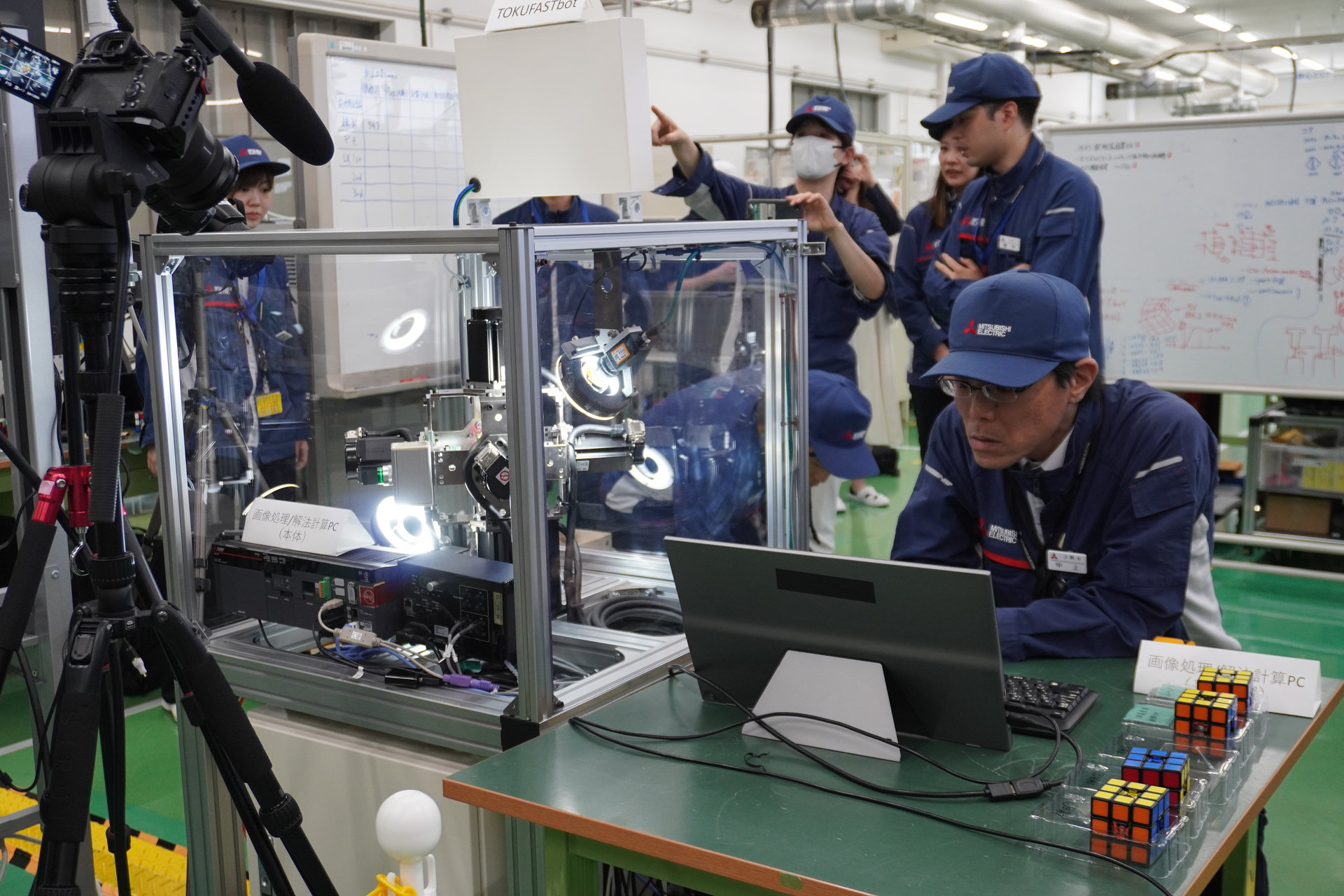モーター性能でMITの記録打破、ルービックキューブ世界最速ロボ開発秘話（後編）：三菱電機ギネス世界記録への道（2/3 ページ） - MONOist