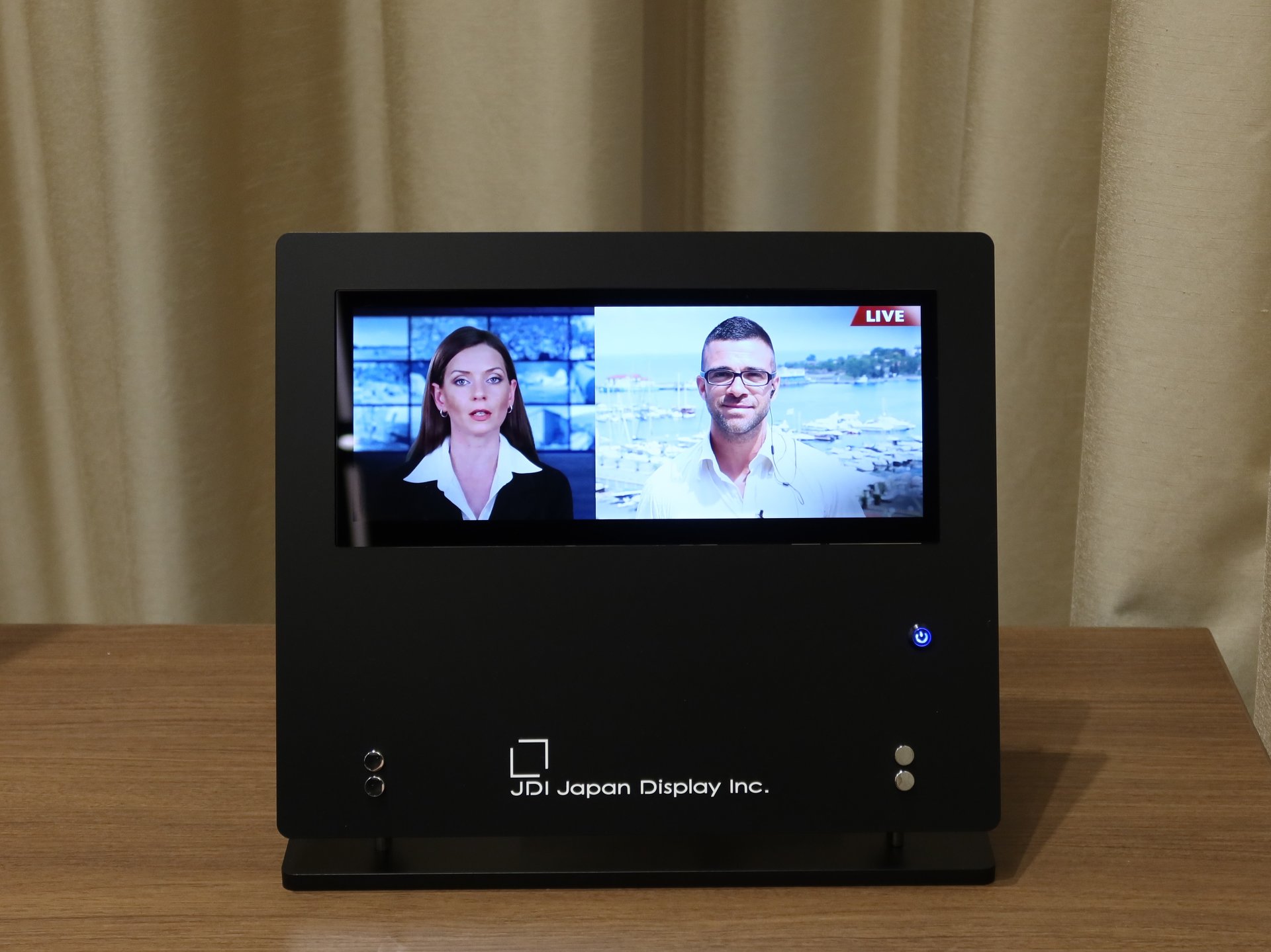 助手席と運転席に異なる映像を見せるディスプレイ、有機ELにも対応：コックピット（1/2 ページ） - MONOist