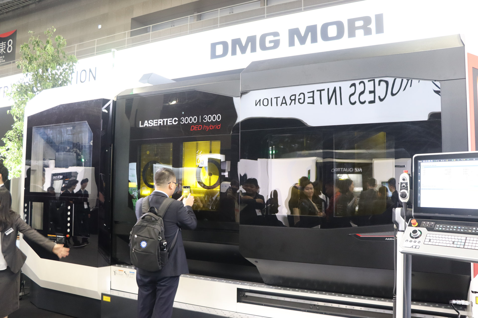 ギア加工を工程集約する歯車研削ユニット、2トン運べる搬送ロボも：JIMTOF 2024 - MONOist