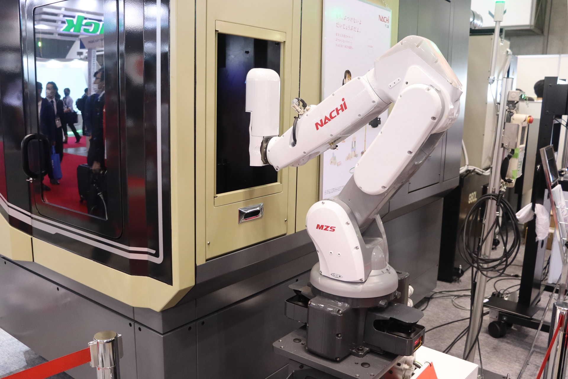 これでもう怖くない、NACHIがぶつかる前に止まる協働ロボット：JIMTOF 2024 - MONOist