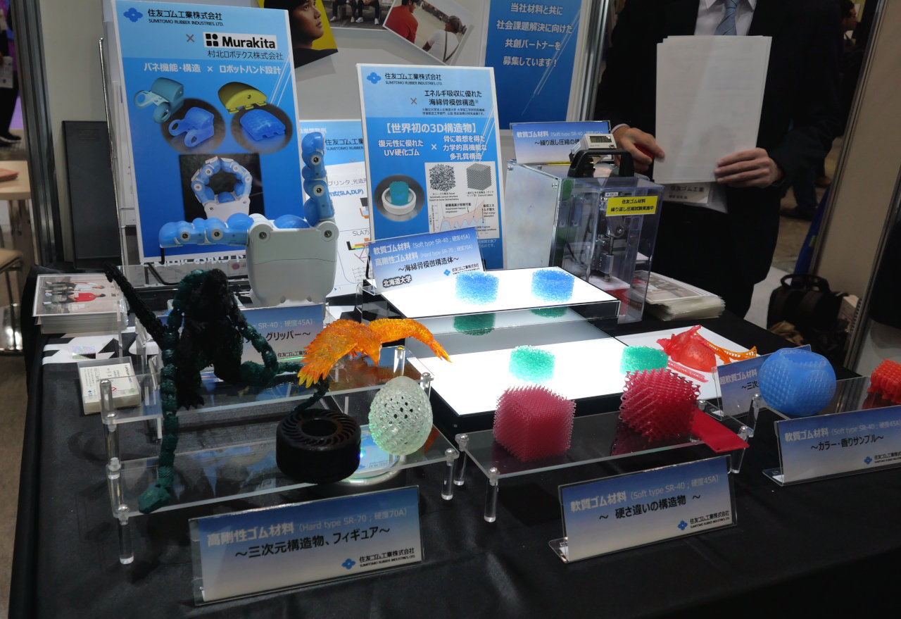住友ゴムが高復元／高耐久な3Dプリンタ用UV硬化型ゴム材料をアピール：TCT Japan 2025 - MONOist