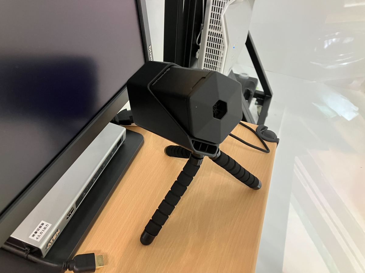 プロジェクションVRで映像と音声に加え香りも体感、NECのイマーシブ・コマース：リテールテックJAPAN 2025 - MONOist