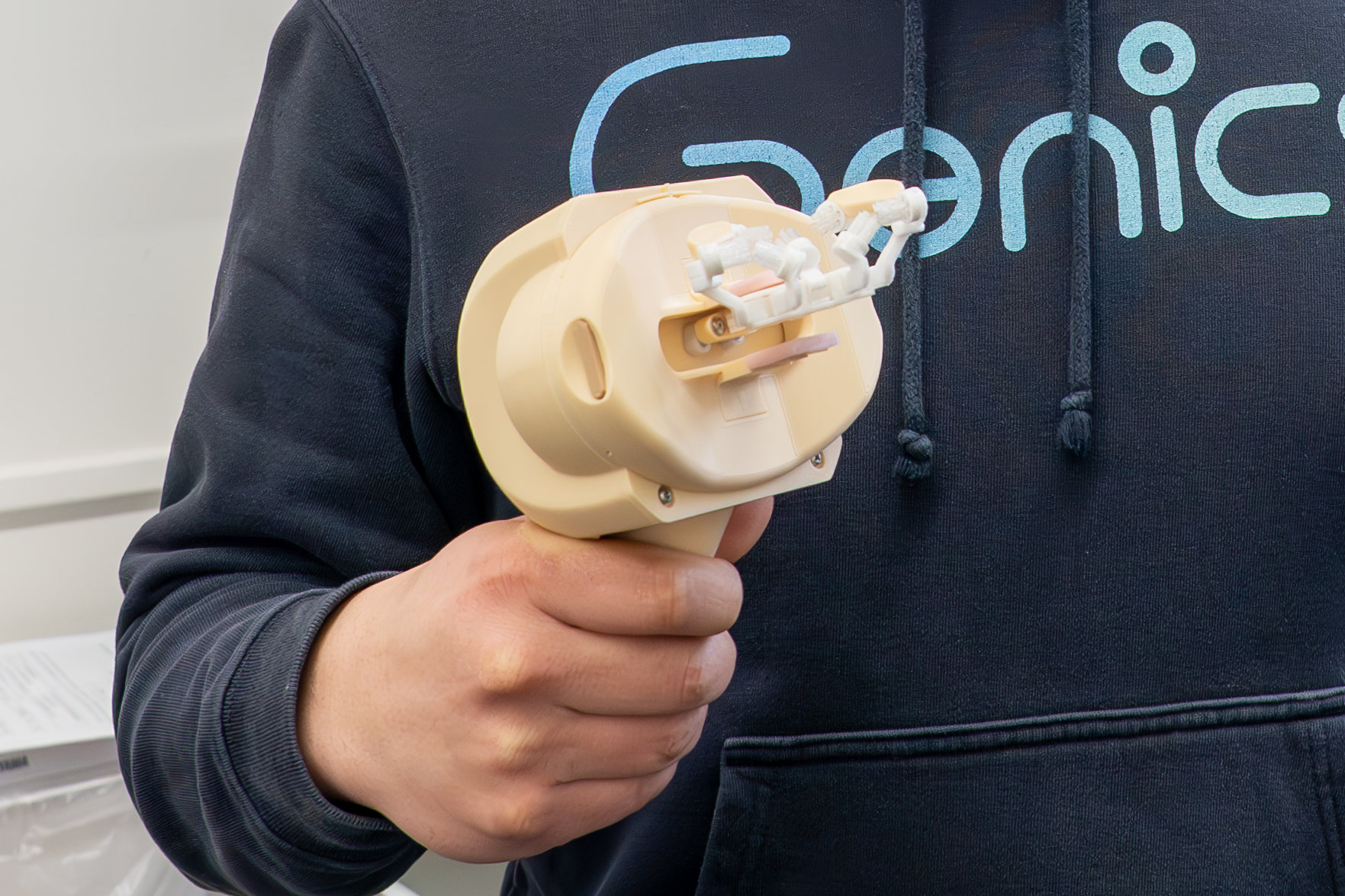 歯磨きは「手」ではなく「ロボット」で――歯ブラシ革命に挑むGenics：越智岳人の注目スタートアップ（13）（1/3 ページ） - MONOist