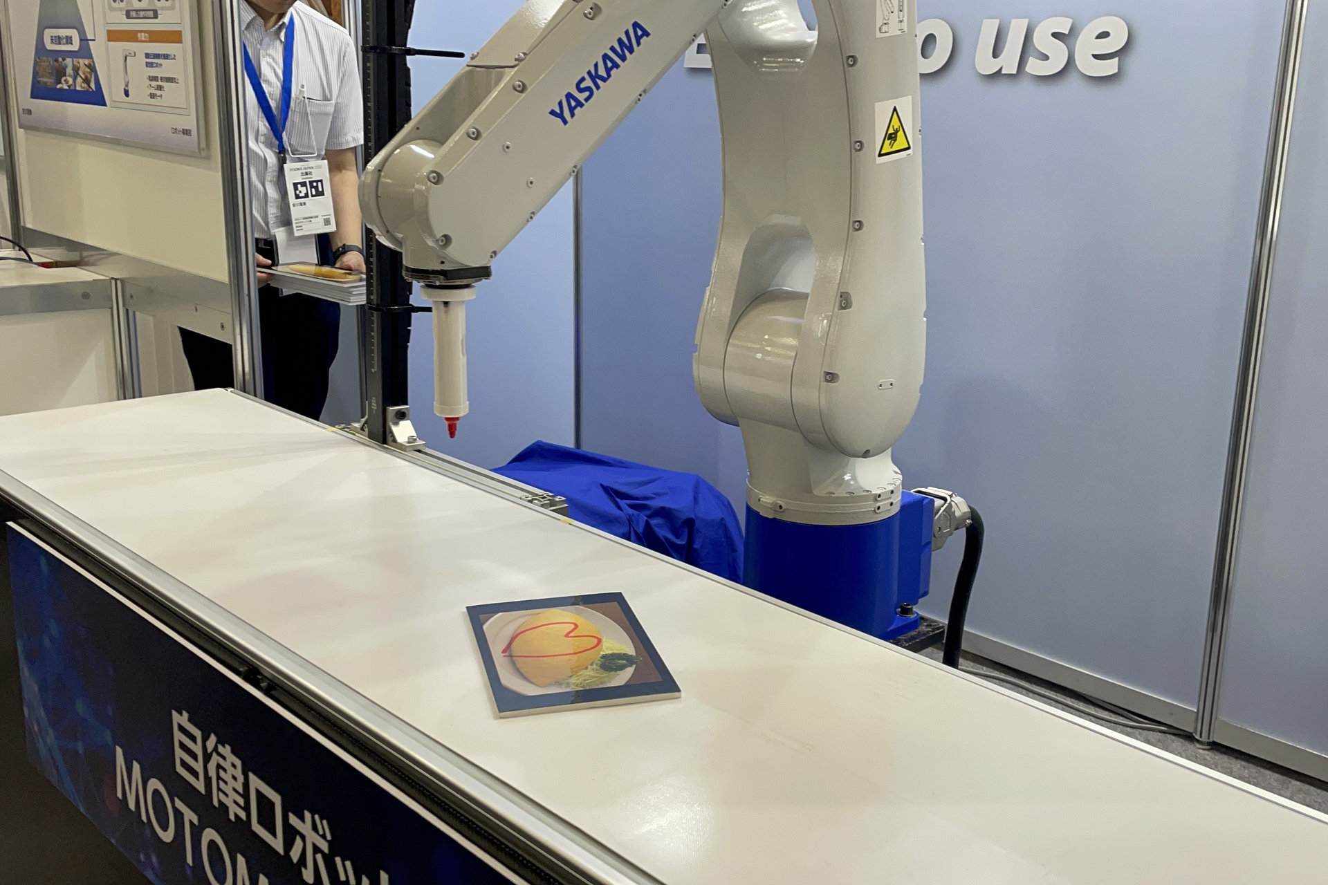 タブレットに“さらさら”でティーチング終了、安川電機がデモ：FOOMA JAPAN 2025 - MONOist