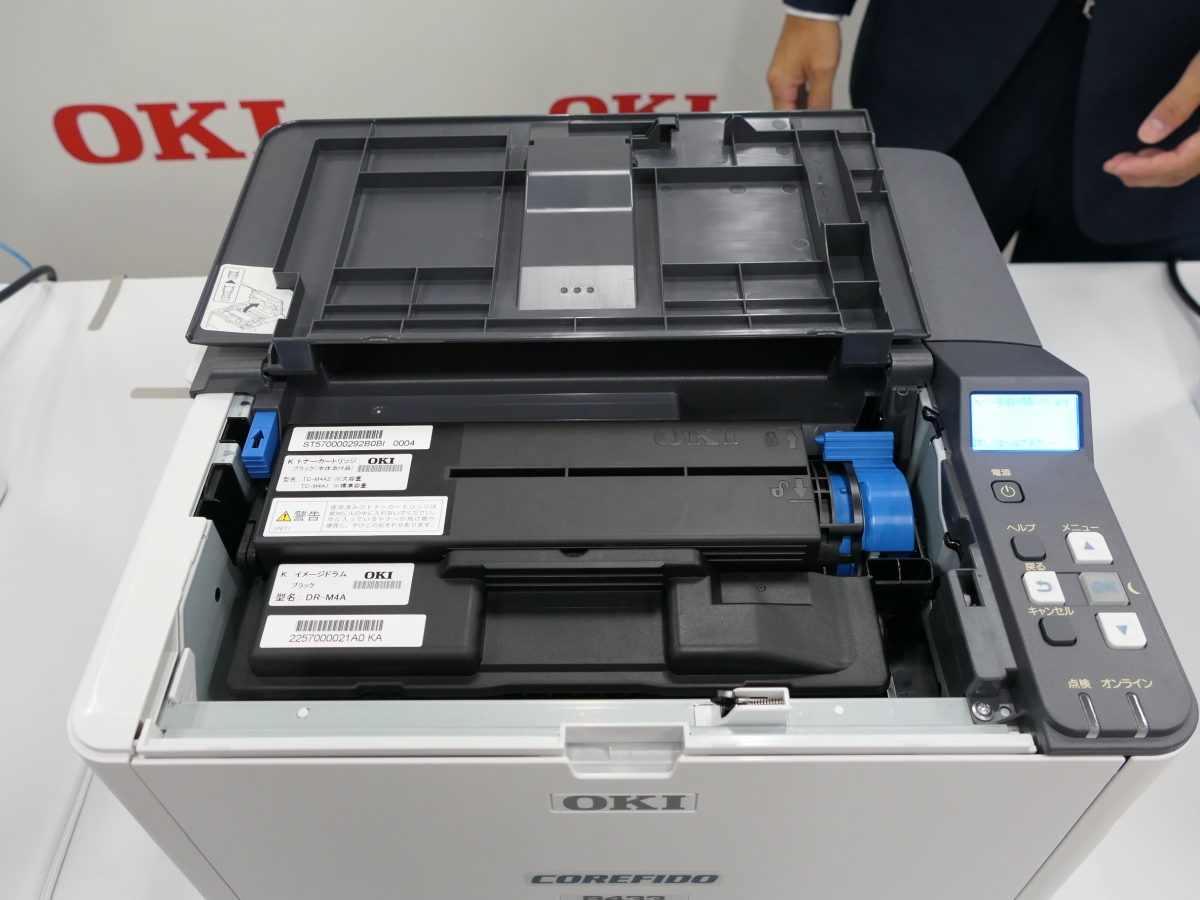 OKIのLEDプリンタは7年保証が標準に、A4モノクロ機は10年ぶりの刷新：デザインの力（2/2 ページ） - MONOist
