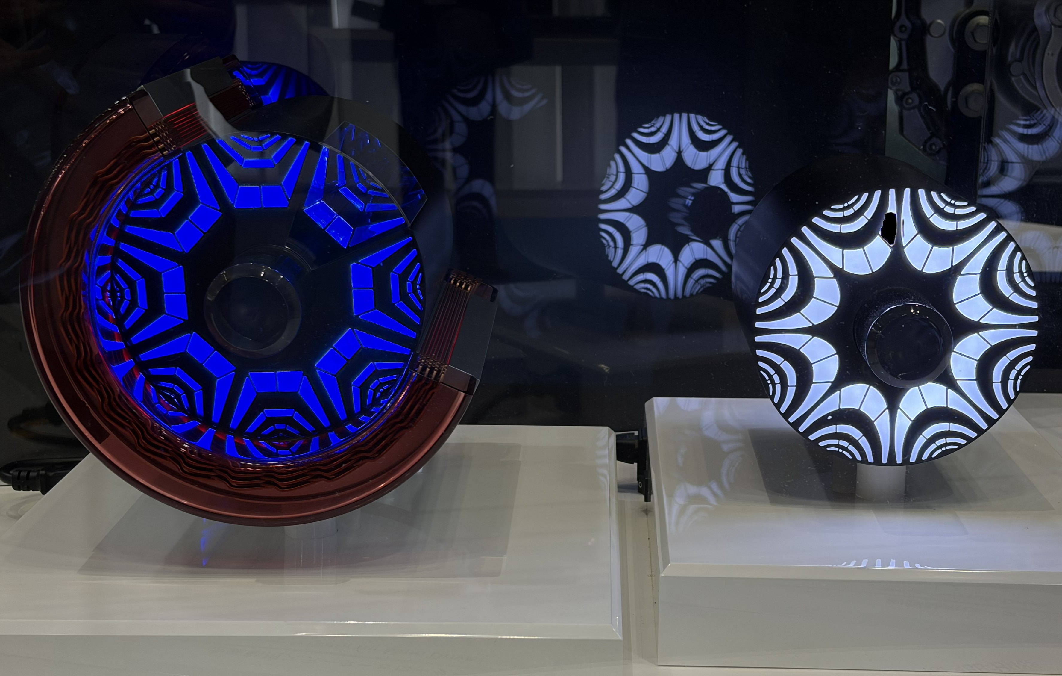 AstemoはSDV戦略加速を宣言、新型「レアアースフリーモーター」を初出展：Japan Mobility Show 2025 - MONOist